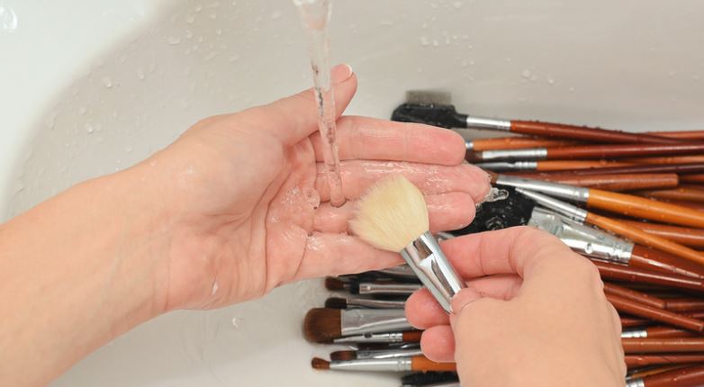 How to Clean Makeup Brushes? | How To Cleaning Blog