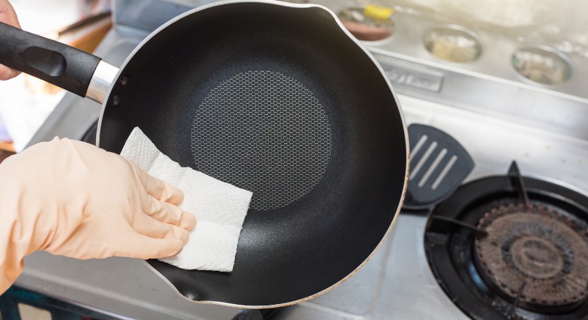 How to Clean a Burnt Pan? | How To Cleaning Blog