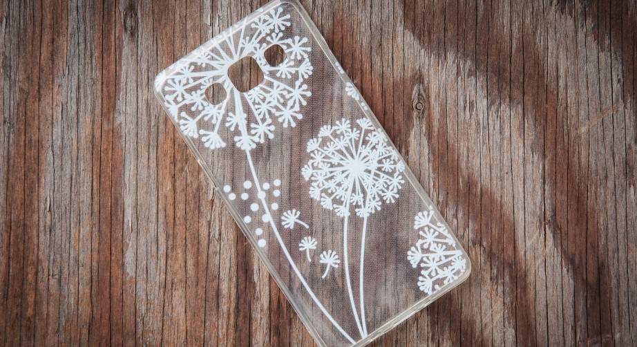 How to Clean a Clear Phone Case? | How To Cleaning Blog