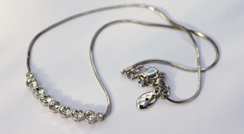 How to Clean a Silver Chain? | How To Cleaning Blog
