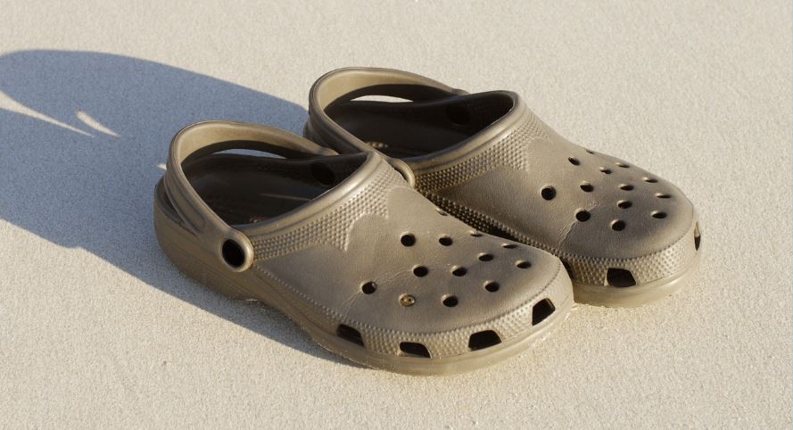 How to Clean Crocs Effectively? | How To Cleaning Blog